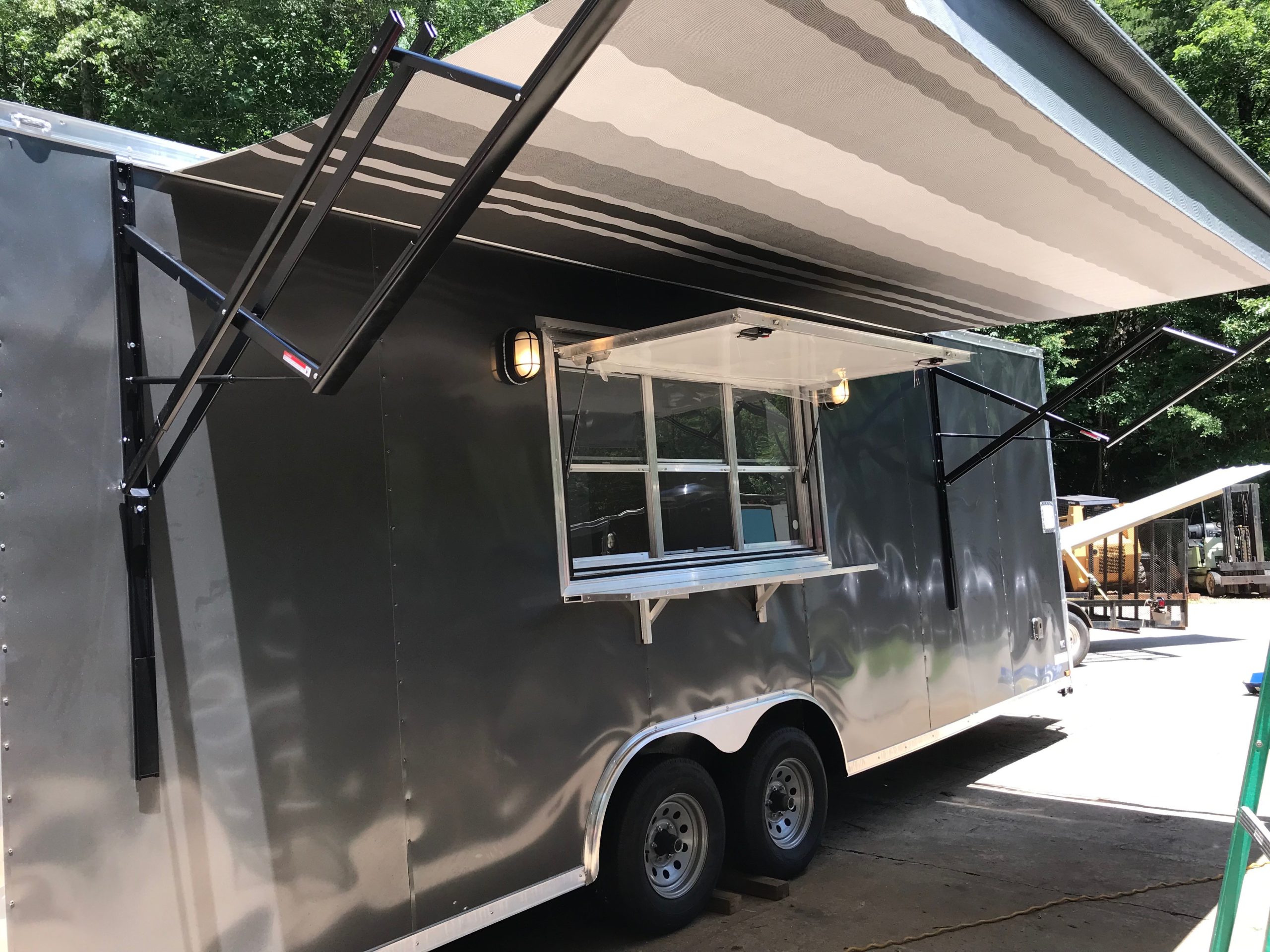 Home 2 - Advanced Concession Trailers